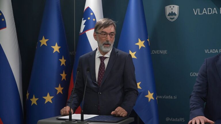 Minister Darjo Felda zavrača govorice o skritih razlogih za odstop ...